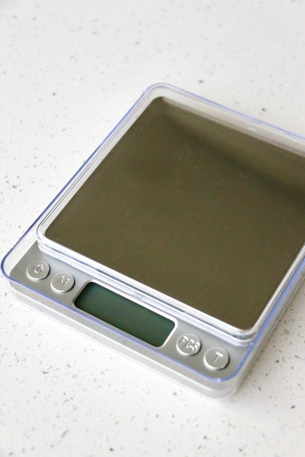 Lightweight Precision Kitchen Weighing Scale | Bakestarters